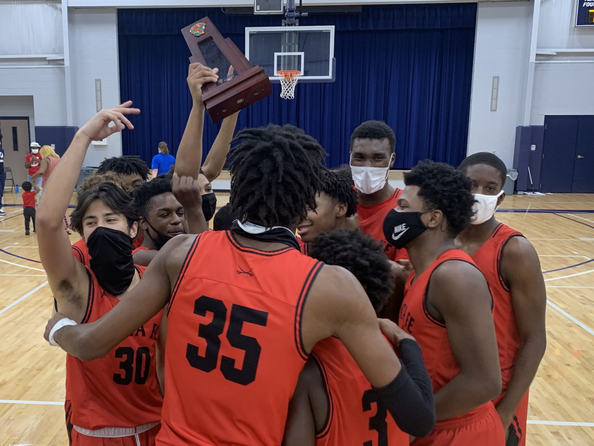 Santa Fe Boys Basketball Edges Past Eastside in District Championship ...