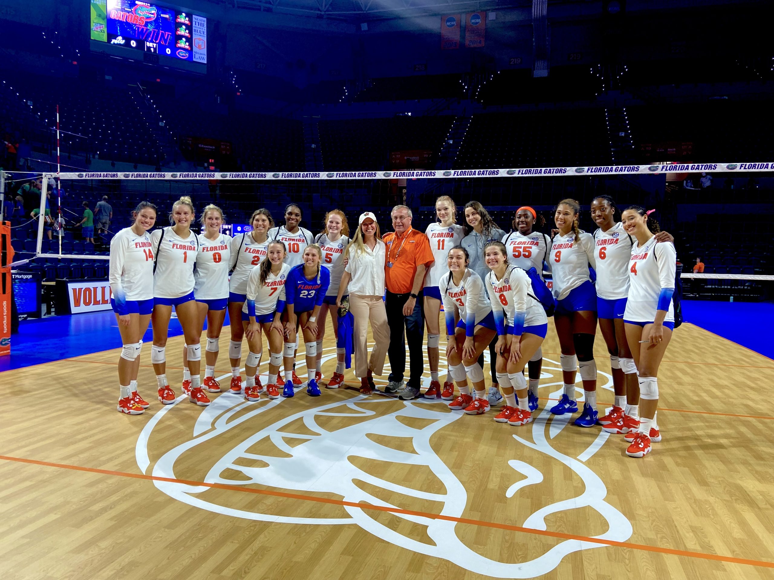 Kent Fuchs with Volleyball Team – WRUF 98.1 FM | 850 AM | 103.7 HD2 ESPN