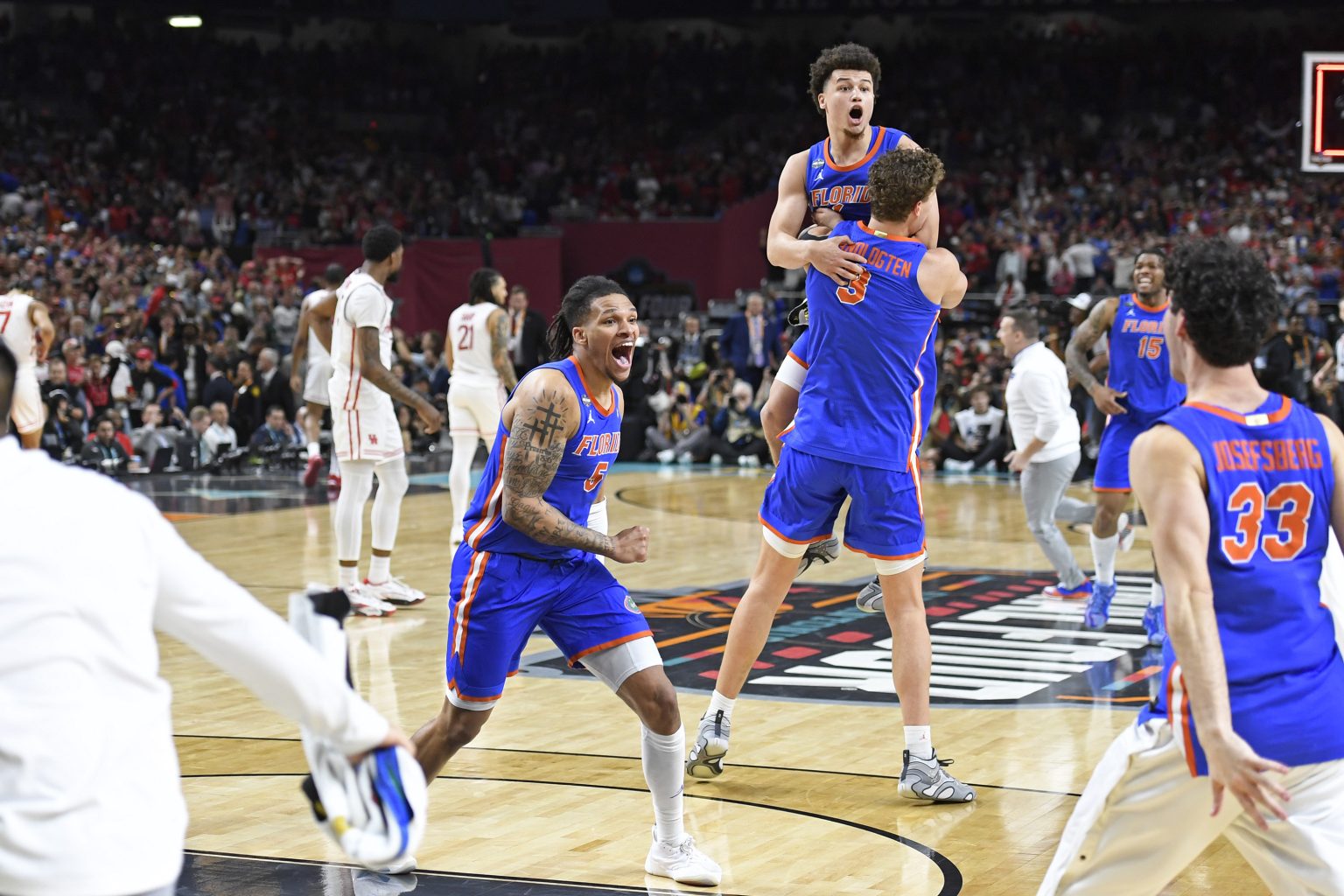 040725 UF Basketball Championship ML 25 - WRUF 98.1 FM | 850 AM | 103.7 ...