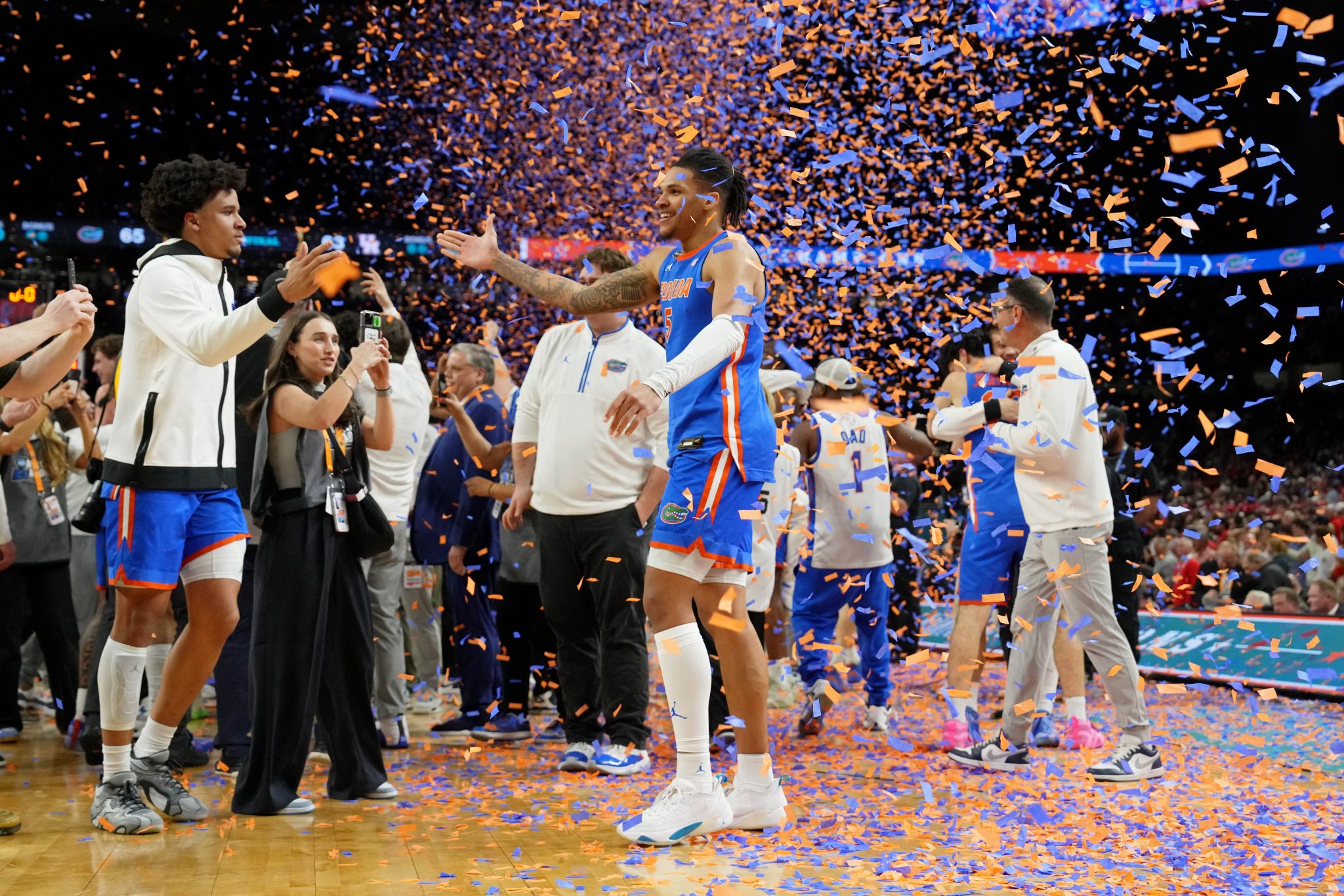 Gators Stars Receive Championship Rings - WRUF 98.1 FM | 850 AM | 103.7 ...