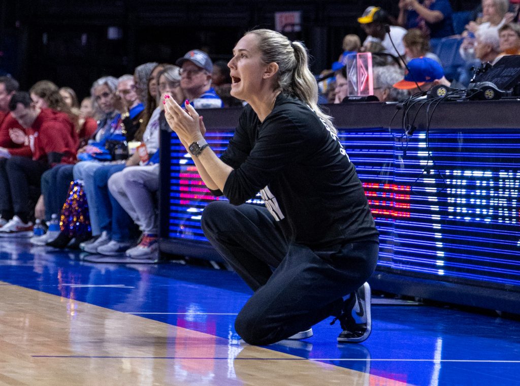 Florida Parts Ways With Women’s Basketball Coach Kelly Rae Finley ...